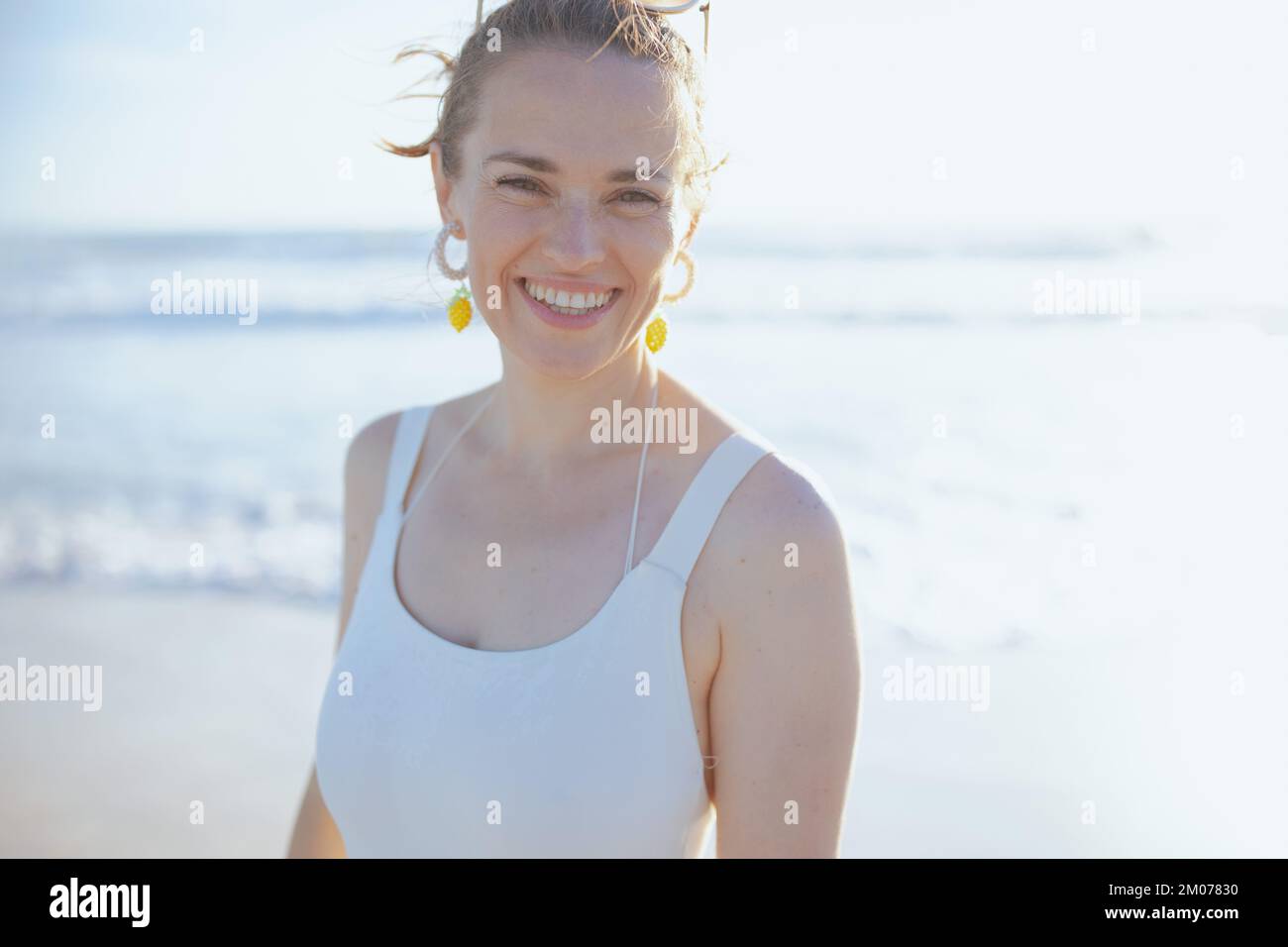 Femmes en bikini plage -Fotos und -Bildmaterial in hoher Auflösung – Alamy