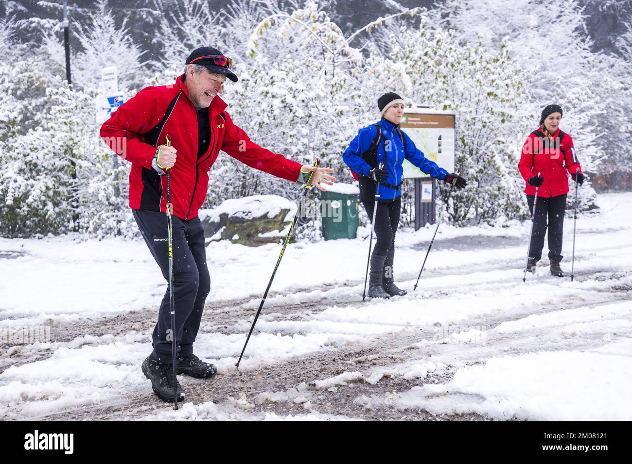 ABLAGE - der erste Schnee dieses Winters ist gefallen. Mehrere Orte in Süd-Limburg sind von ...