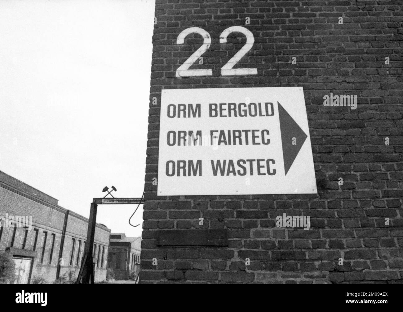 Zum Teil in Gewässern wurden giftige Substanzen auf dem Gelände des ...