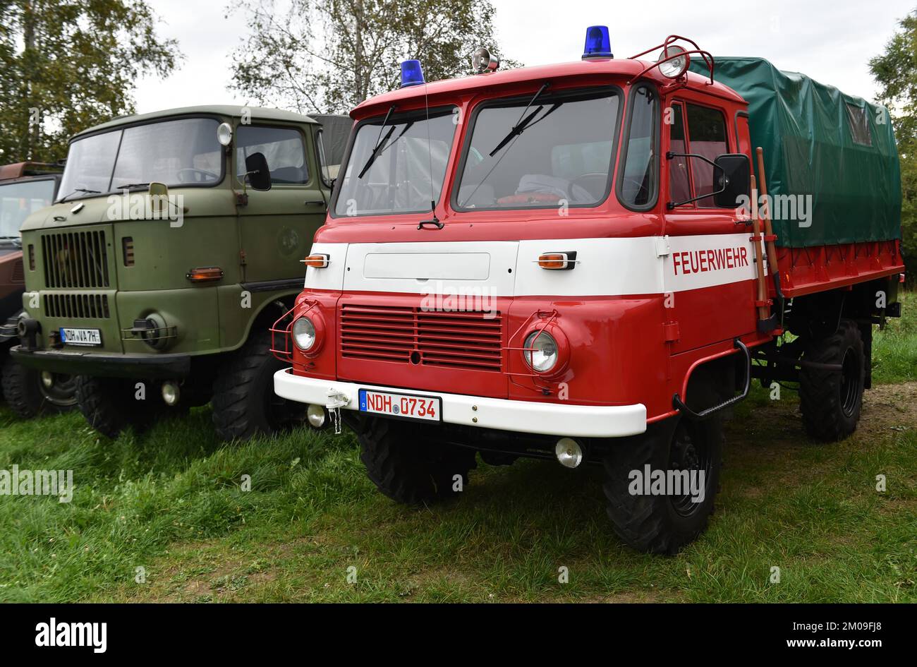 DDR-Lkw-Oldtimer Robur und W50 auf einem Oldtimer-Treffen in Benneckenstein in den Harz-Bergen ...