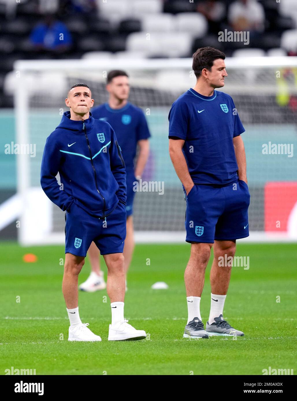 Phil Foden (links) aus England und Harry Maguire besichtigen das ...