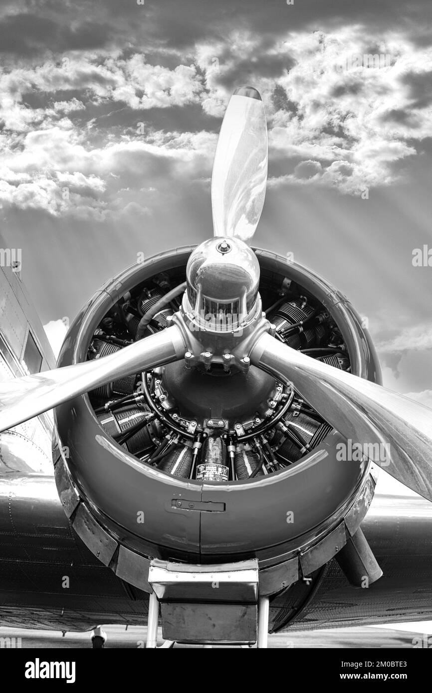 Douglas dc3 dakota fuselage -Fotos und -Bildmaterial in hoher Auflösung ...