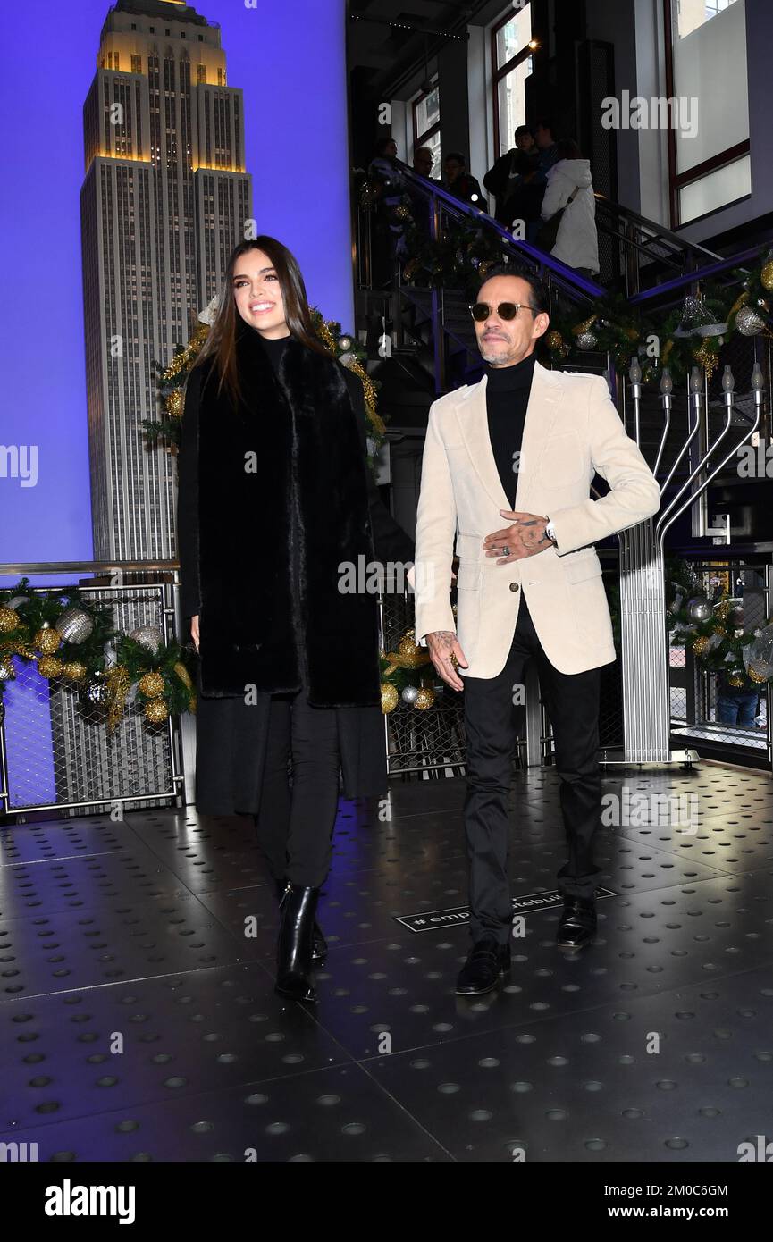 (L-R) Nadia Ferreira und Sänger/Songwriter Marc Anthony besuchen das ...