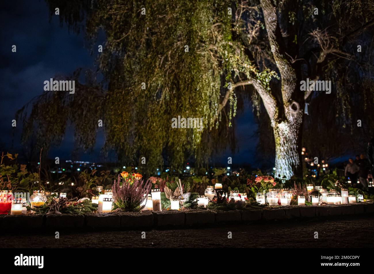 Memorial and grave -Fotos und -Bildmaterial in hoher Auflösung – Alamy