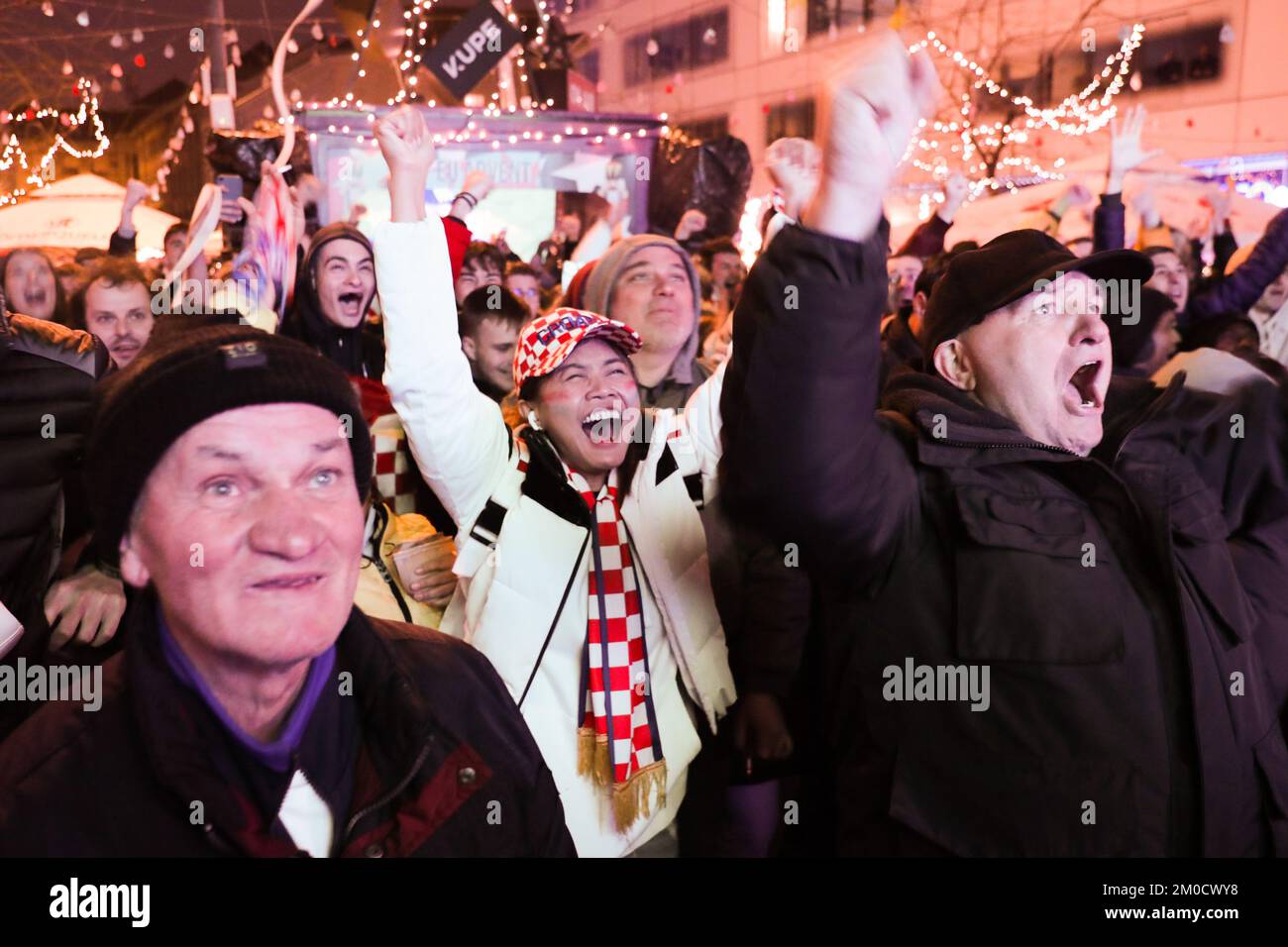 Split, Kroatien, am 5. Dezember 2022. Die kroatischen Fans feiern nach ...