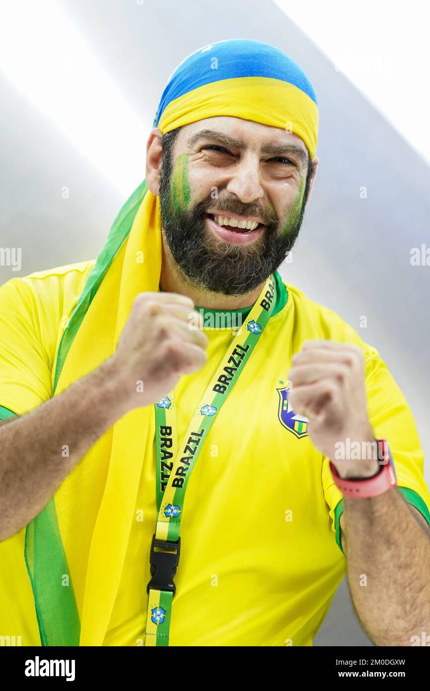 DOHA, KATAR - DEZEMBER 5: Anhänger Brasiliens posieren für ein Foto vor ...
