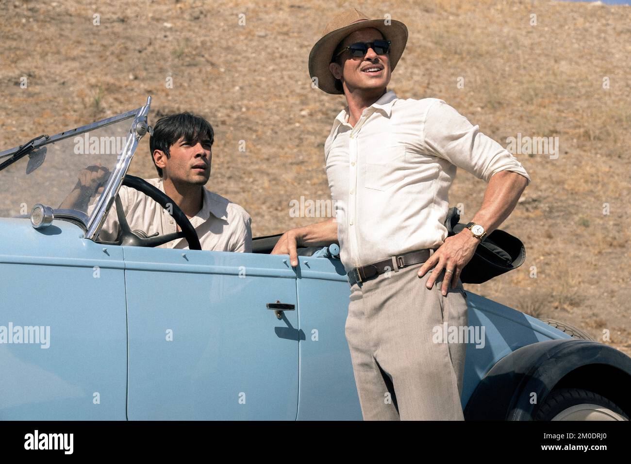 Diego Calva spielt Manny Torres und Brad Pitt spielt Jack Conrad in ...