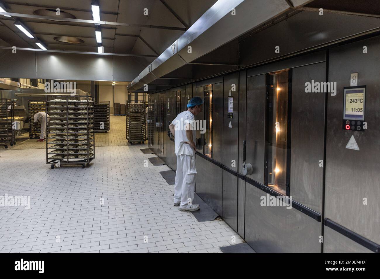 Athen, Griechenland. 29.. November 2022. Ein Mitarbeiter arbeitet am 29 ...