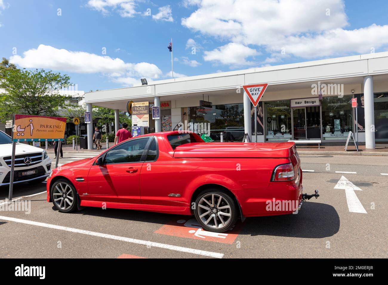 Rotes holden ute fahrzeug -Fotos und -Bildmaterial in hoher Auflösung ...