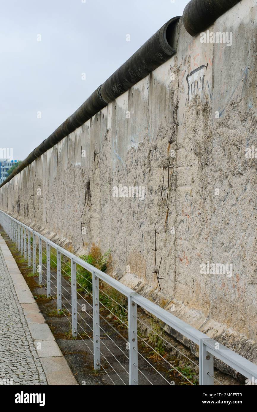Reste der alten berliner mauer -Fotos und -Bildmaterial in hoher ...