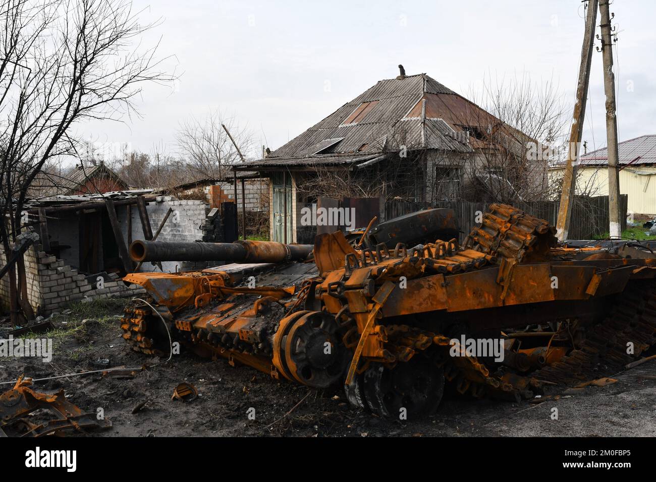 Zarichne, Ukraine. 24.. November 2022. Blick auf einen zerstörten ...