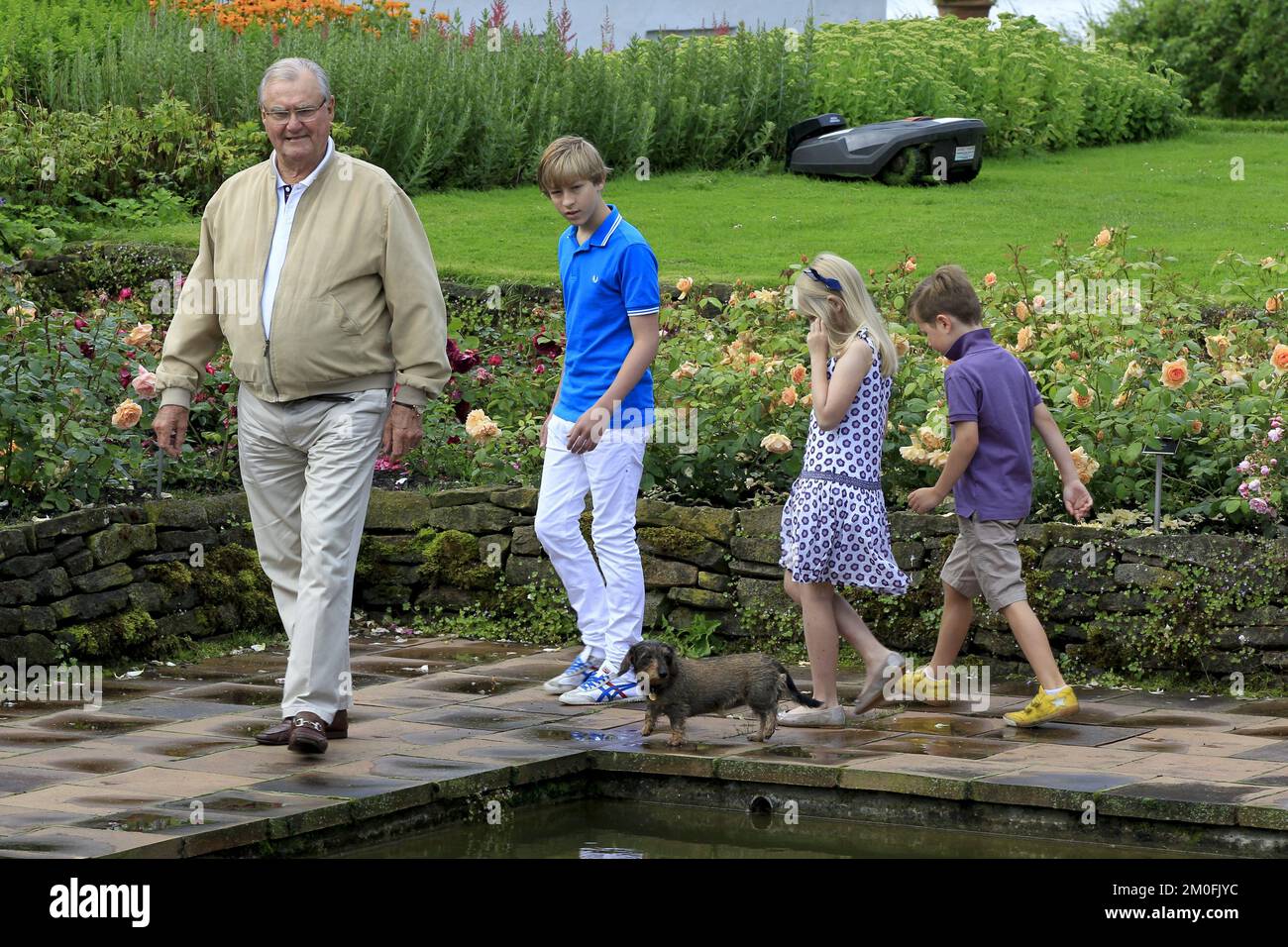 Die dänische Königsfamilie versammelte sich am Freitag, den 20. Juli ...