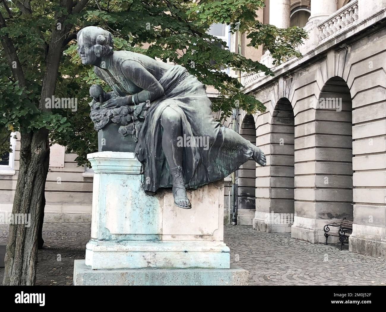 Tunde skulptur -Fotos und -Bildmaterial in hoher Auflösung – Alamy