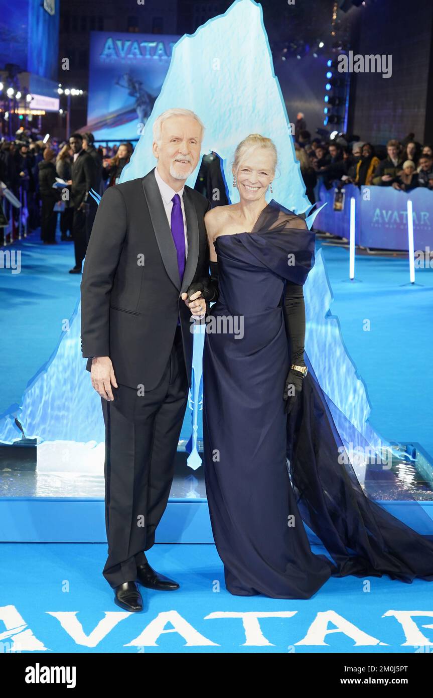 James Cameron und Suzy Amis Cameron kommen zur Weltpremiere von Avatar ...