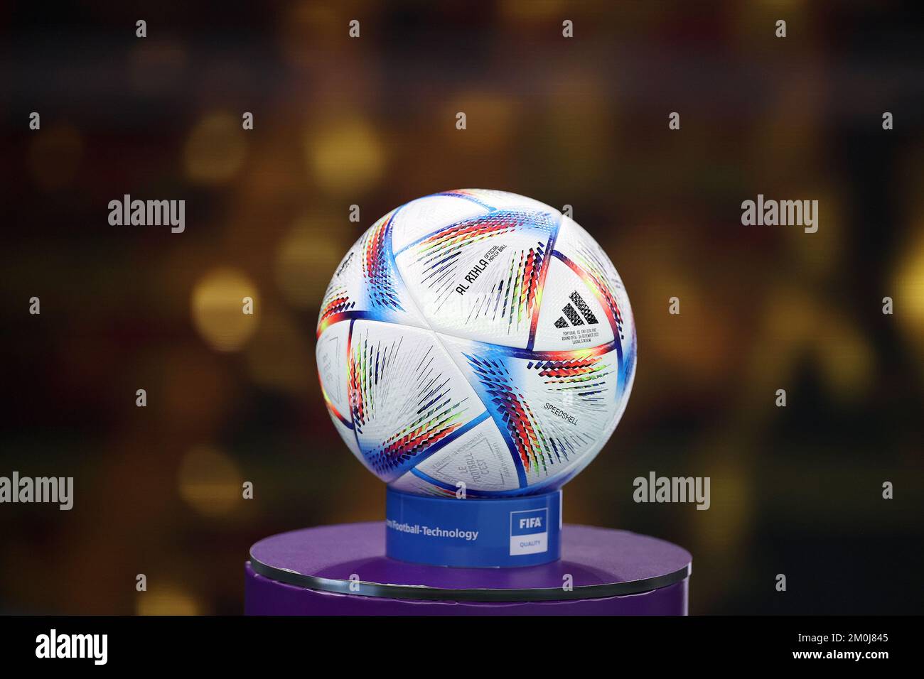 Der offizielle adidas „Al Rihla“-Spielball während des FIFA ...