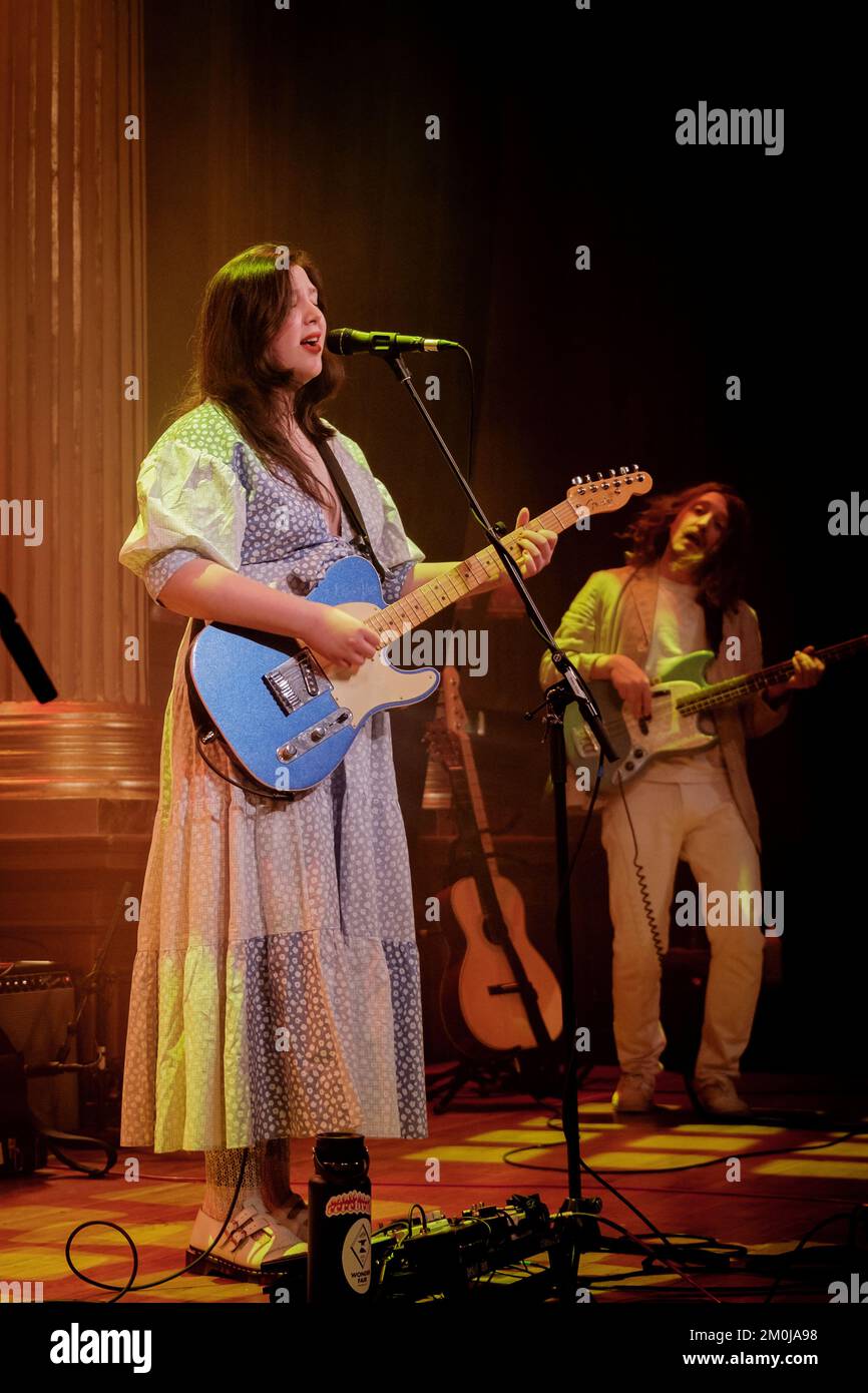 Lucy Dacus live in Concert – Dominic Angelella (Bass) sieht Lucy Dacus ...