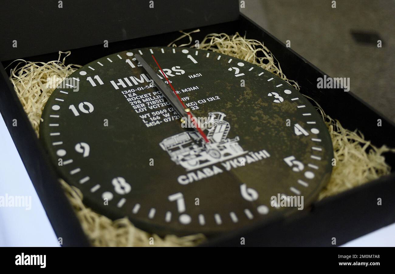 KIEW, UKRAINE - 6. DEZEMBER 2022 - die Uhr, die M142 HIMARS (High ...