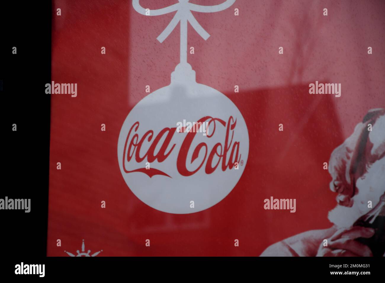 Kastrup/Kopenhagen /Denmmark/07 Dezember 2022/Billboardes mit Coca Cola ...