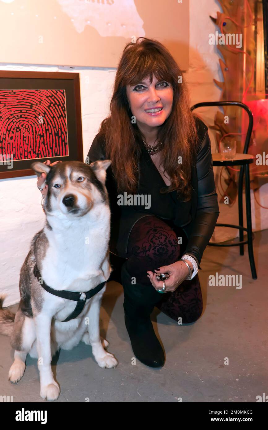 Caroline munro caroline munro caroline -Fotos und -Bildmaterial in ...