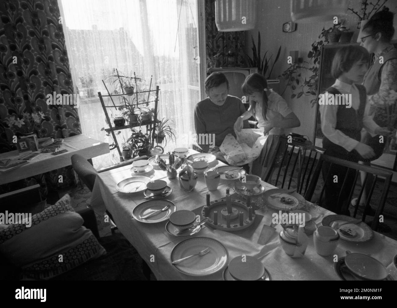 Leben und Alltag in der DDR. 1,4. Bis 10,4.1974.Familien, Kinder ...