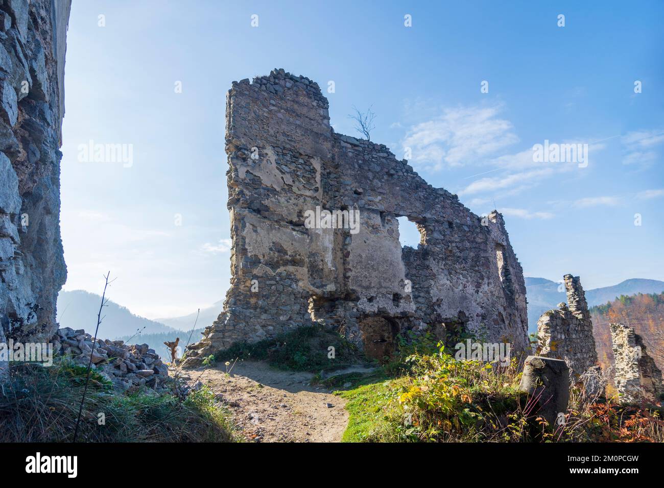 Strecno: stary hrad (Altes Schloss) in , , Slowakei Stockfotografie - Alamy