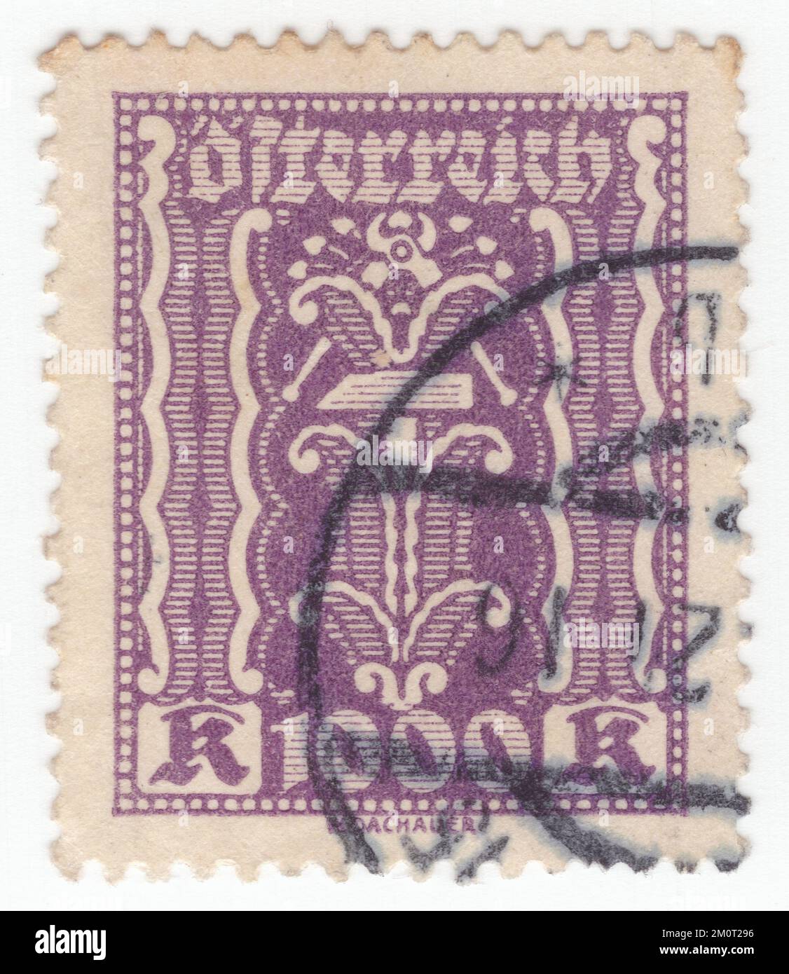 ÖSTERREICH — 1923: Eine violette Briefmarke mit 1000 Kronen, auf der ...