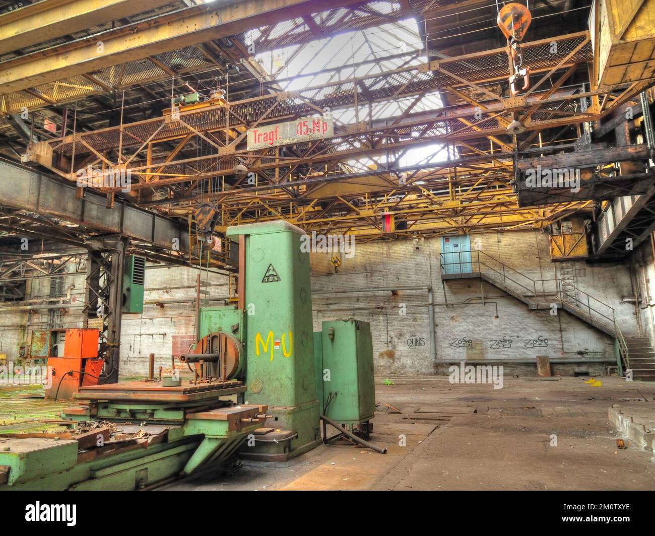 Alte verlassene Fabrik aus der DDR Stockfotografie - Alamy