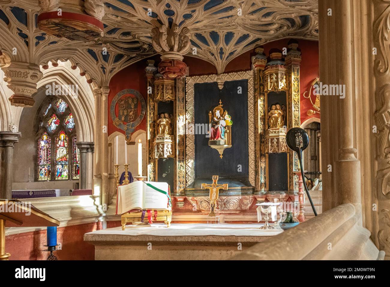 Das Innere der Priory Church of St Marys & St Blaise ist heute die ...