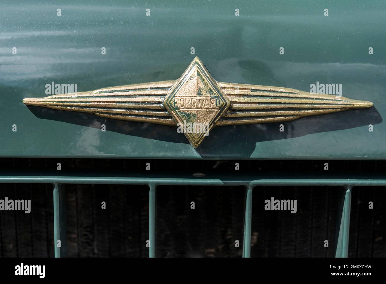 Logo auf Motorhaube, Oldtimer Borgward B 2000 AO, Allradantrieb mit ...