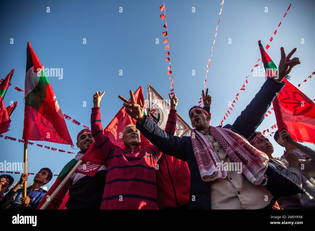 Gaza, Palästina. 08.. Dezember 2022. Anhänger der Volksfront für die ...