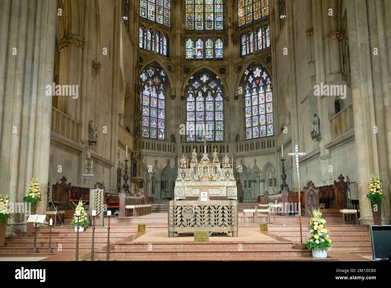 Innenansicht hochaltar -Fotos und -Bildmaterial in hoher Auflösung – Alamy