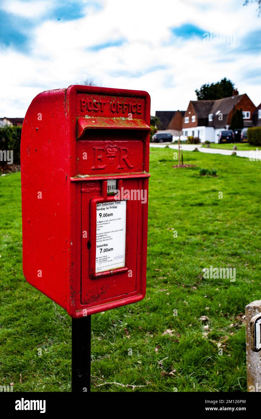 Village post box -Fotos und -Bildmaterial in hoher Auflösung – Alamy