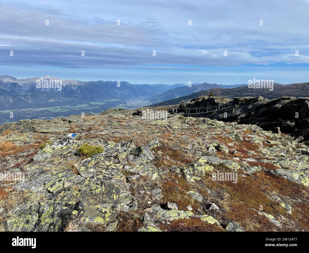 Blick auf Innsbruck und die Nordkette vom Zirbensee unter dem Glungezer ...