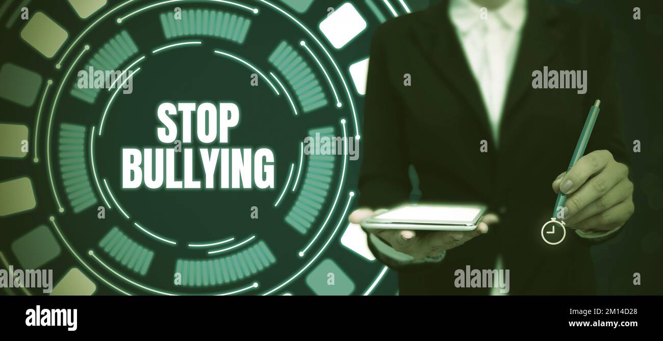 Schild mit dem Hinweis „Stop Bullying“. Unternehmen kämpfen und ...