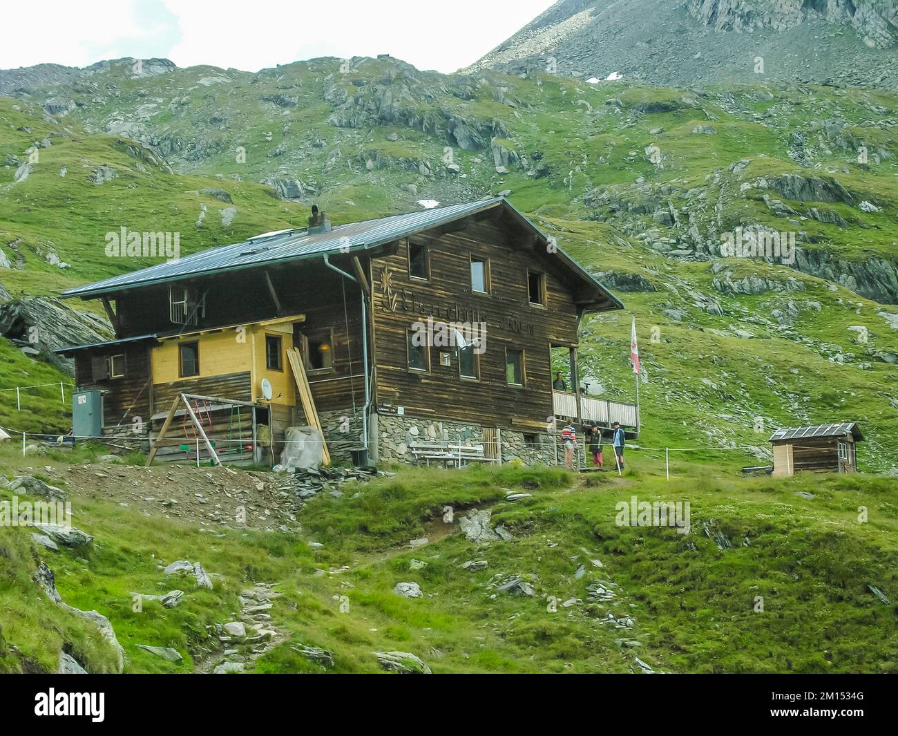 Das Bild zeigt die Eissee-Hütte in Privatbesitz in der Venediger-Gruppe ...