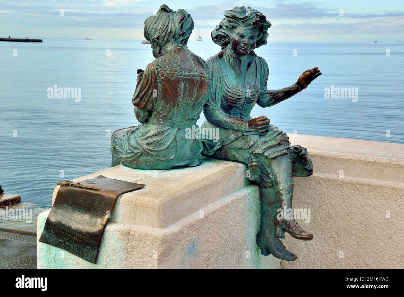 Triest, Italien. Die Bronzestatue, die dem „Moule“ von Triest gewidmet ...