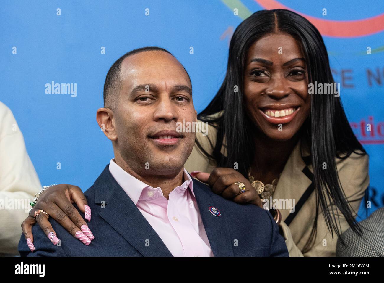 Der Kongressabgeordnete Hakeem Jeffries und die Präsidentin von Bronx ...