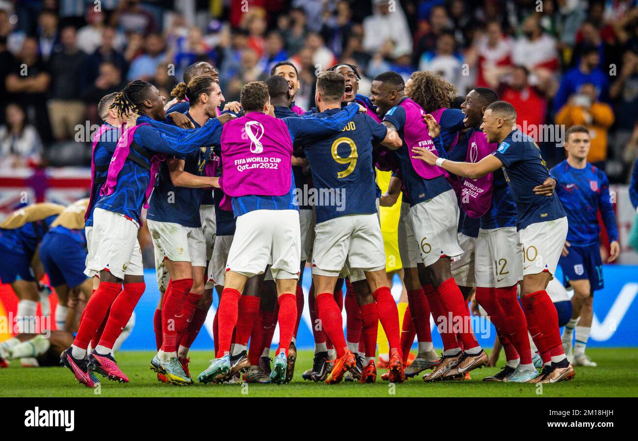 Doha, Katar. 10.. Dezember 2022. Die französische Mannschaft feiert den Eintritt in das ...