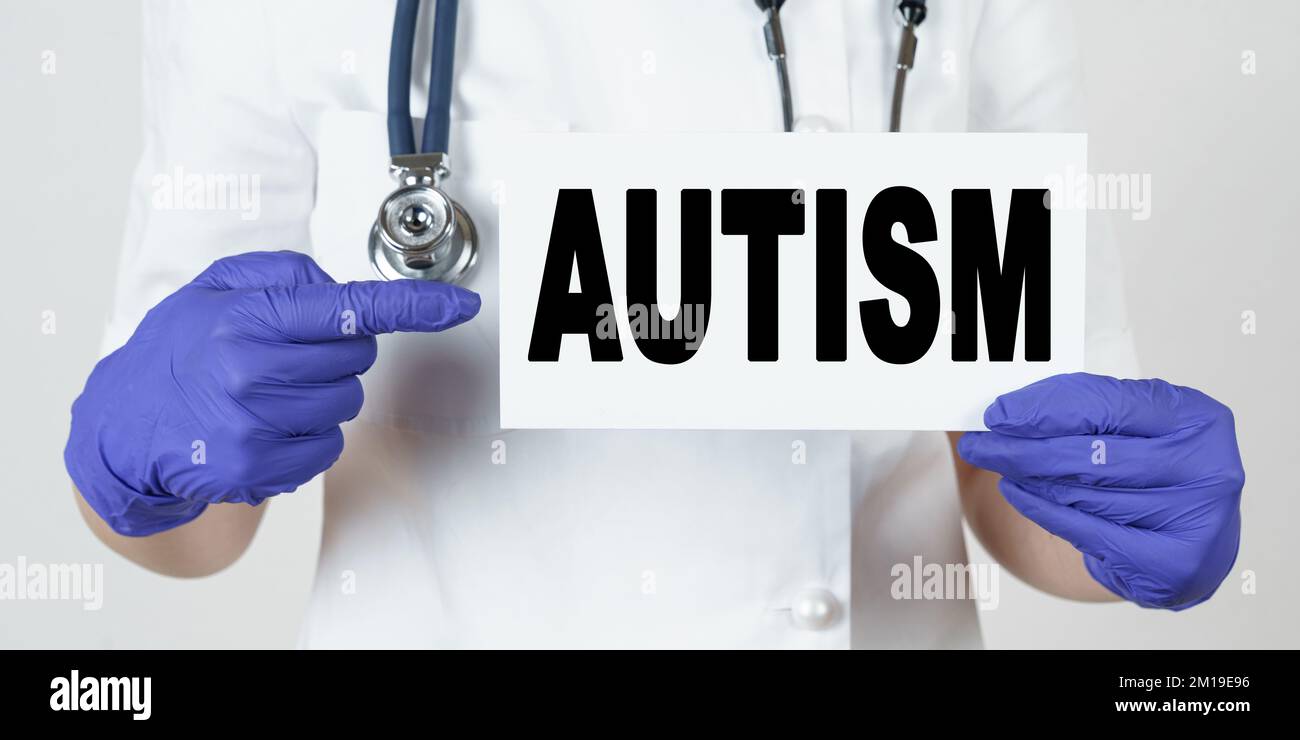 Medizin und Gesundheitskonzept. Der Arzt zeigt mit dem Finger auf ein ...