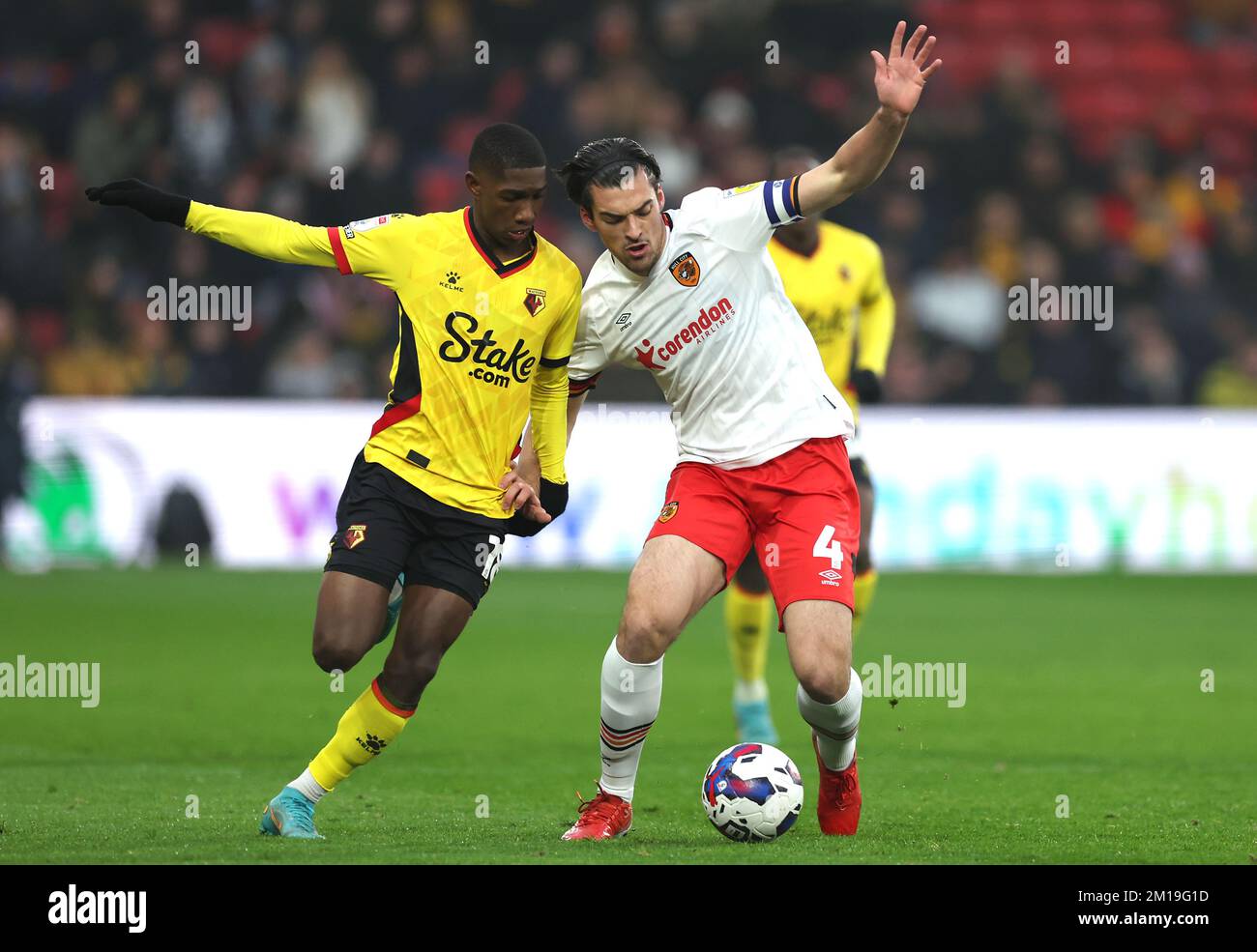 Watfords Yaser Asprilla (links) und Jacob Greaves von Hull City kämpfen ...