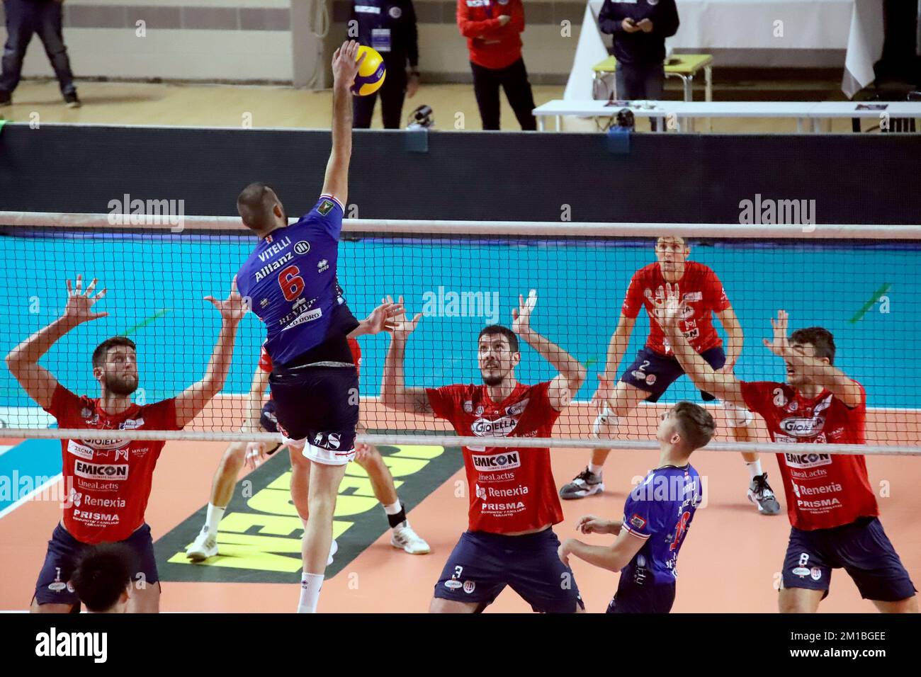 Marco Vitelli Allianz Milano greift an. Während der Volleyball ...