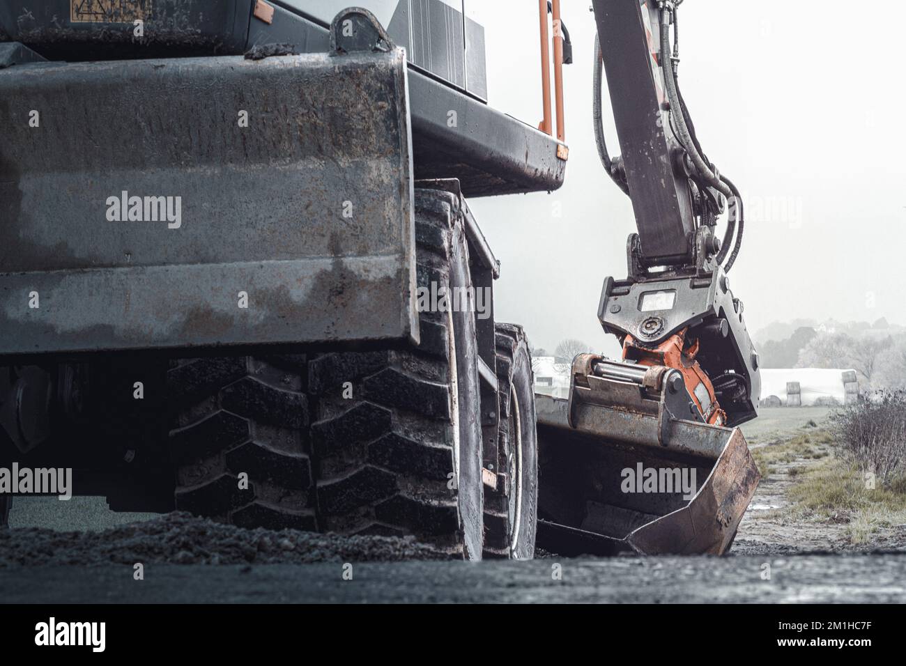 Lkw mit greifer am arm -Fotos und -Bildmaterial in hoher Auflösung – Alamy