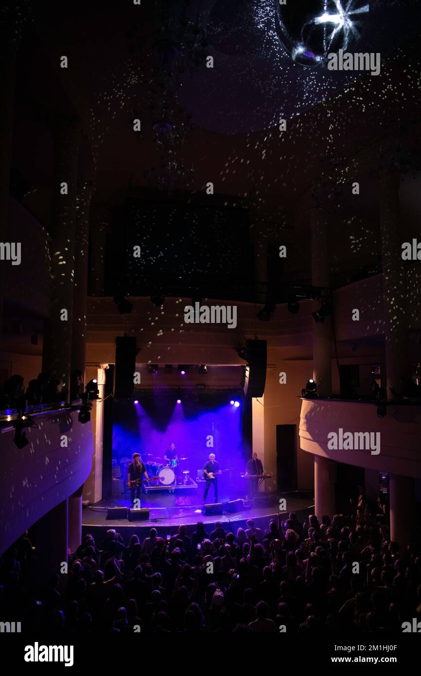 Nada surf im konzert -Fotos und -Bildmaterial in hoher Auflösung – Alamy