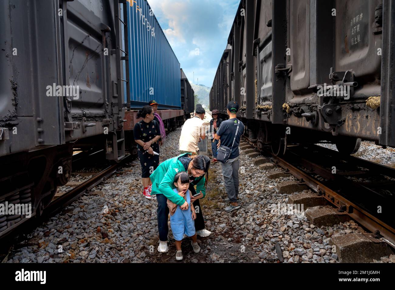 Bahnhof Dong Dang, Vietnam - 14. November 2022: Touristen besuchen den ...