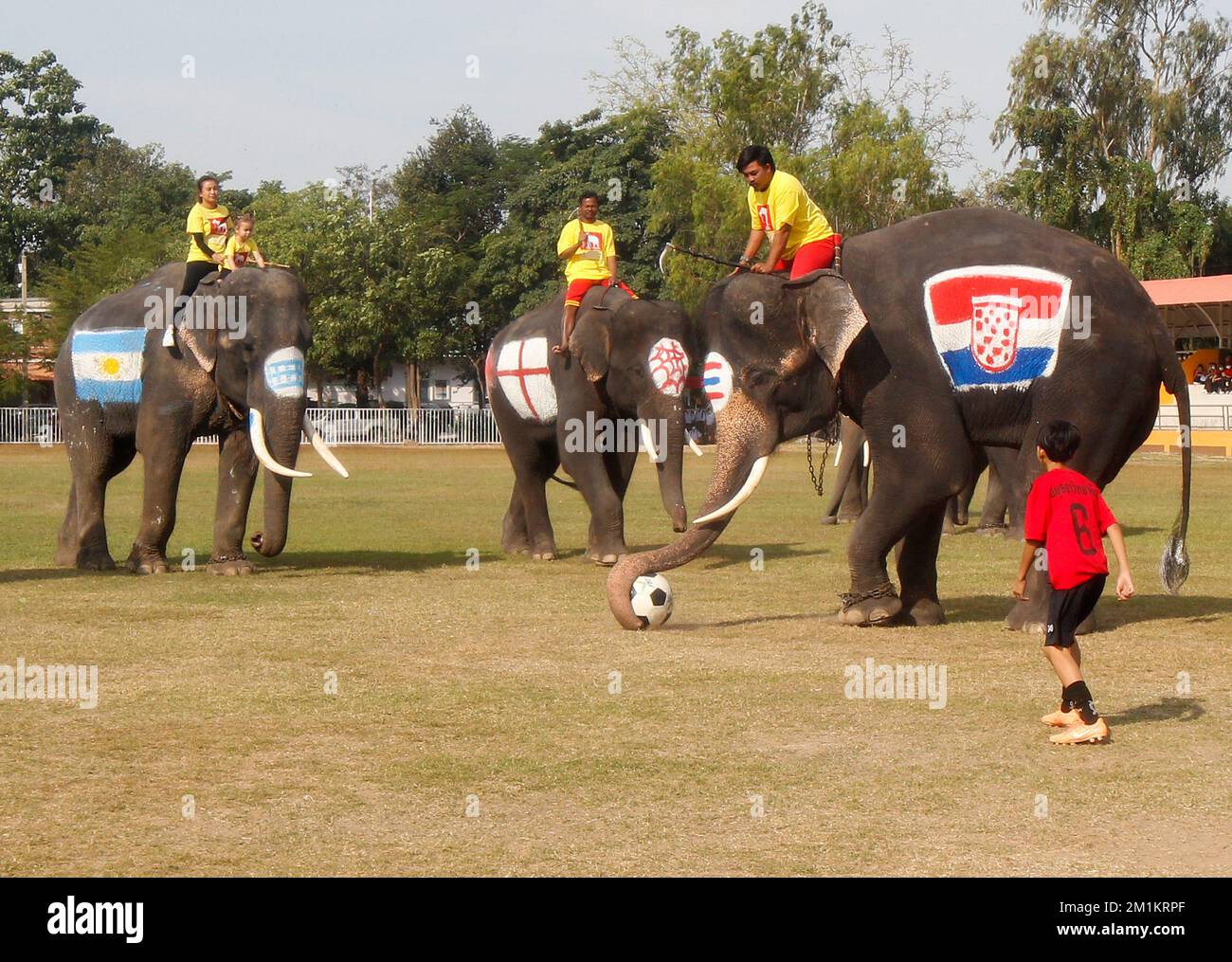 Ayutthaya, Thailand. 13.. Dezember 2022. Thailändische Studenten ...