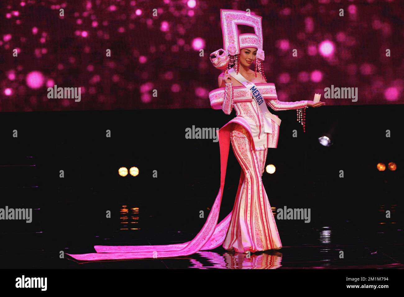 Yuridia Duran, der Mexiko vertritt, steht am 13. Dezember 2022 auf ...