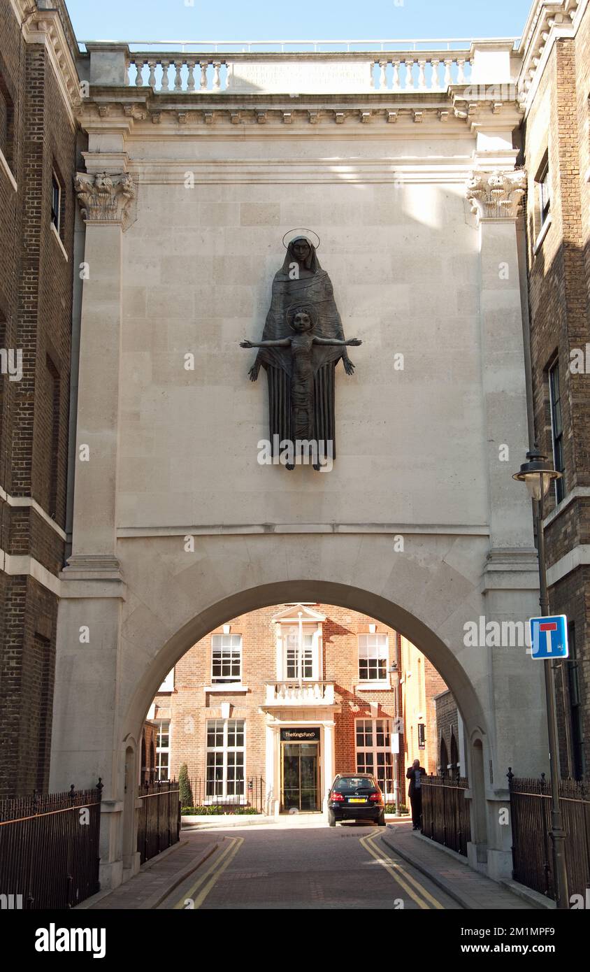 Mutter und Kind (von Jacob Epstein), Cavendish Square, Marylebone ...