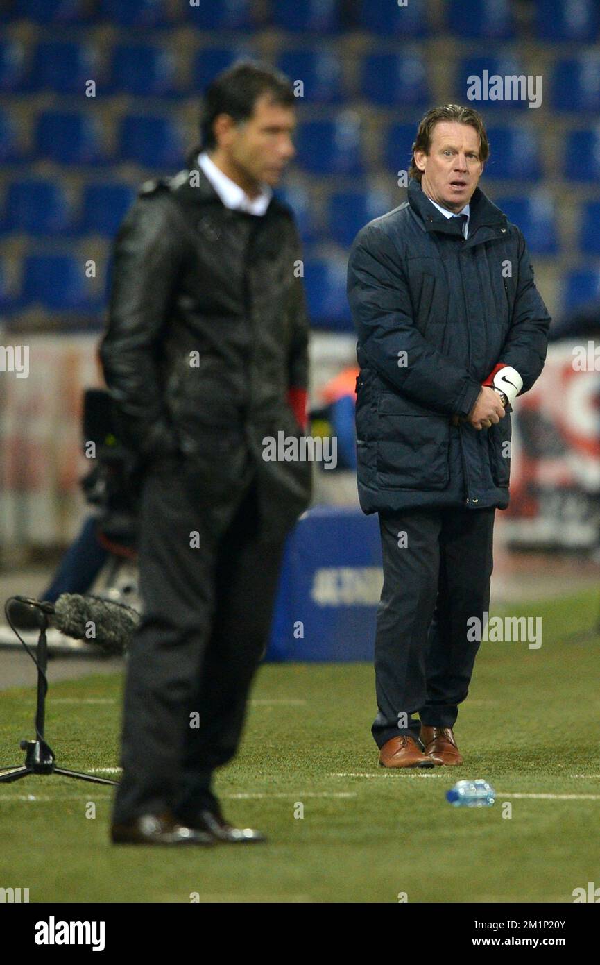20121111 – GENK, BELGIEN: Mons Cheftrainer Enzo Scifo und Genks ...