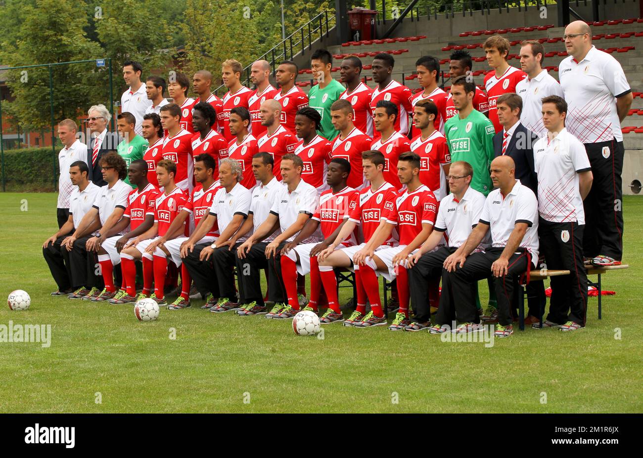 Obere Reihe (L-R) Kine Julien Detaille, Kine Julien Jaspar, Kensuki ...