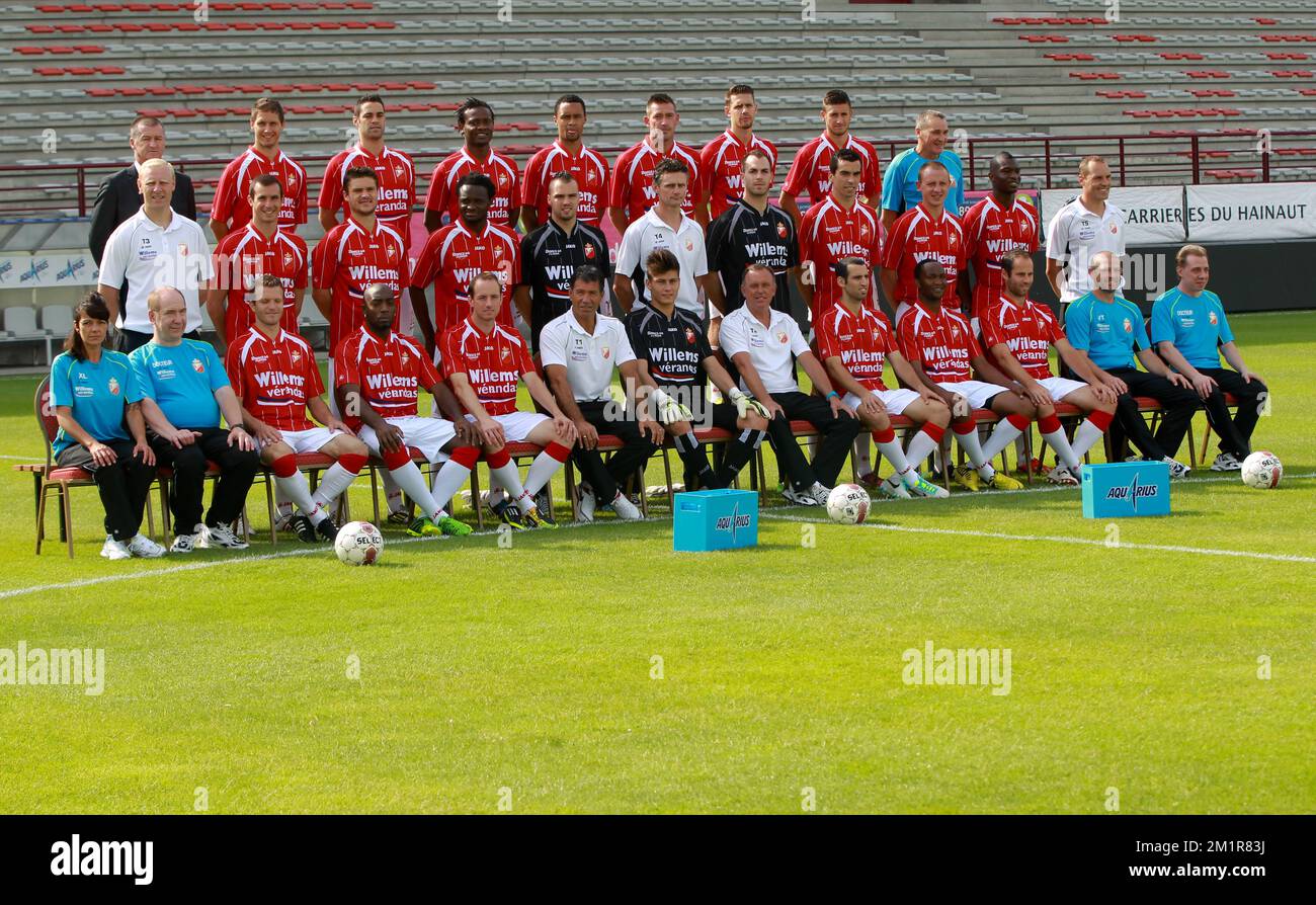 (Obere Reihe L-R): Mons' Delegierter Andre Descamps, Mons' Nicolas ...